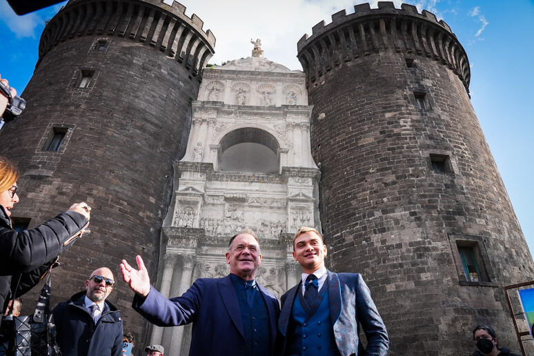 Cecchi Paone ha sposato il fermano Simone Antolini - eTv Marche ...